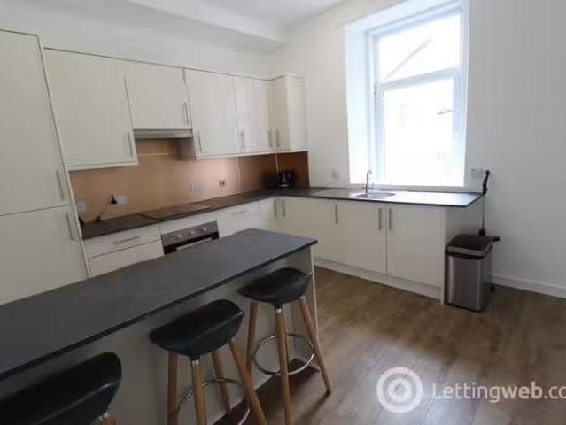 Just in! Property to rent in Holburn Street, Second Floor flat.