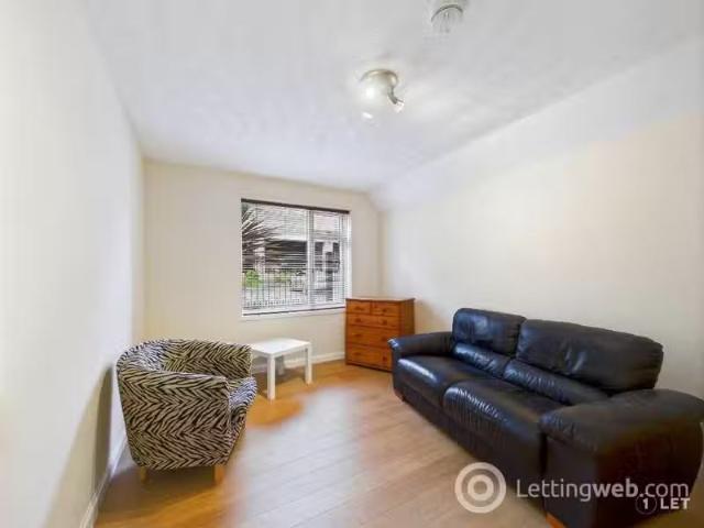 Unique Property to rent in Lochrin Place, Tollcross, Edinburgh.