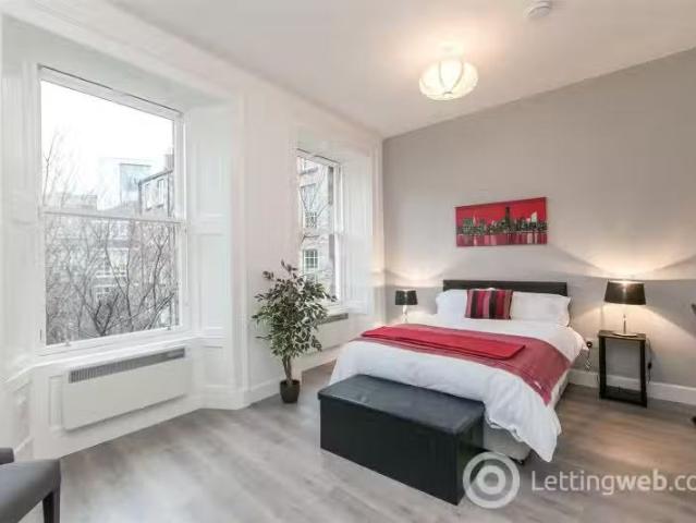 Unique Property to rent in Lothian Street, Edinburgh, EH1