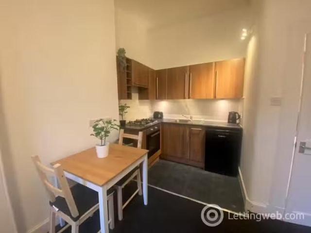 Just in! Property to rent in partson Street, Leith, Edinburgh.