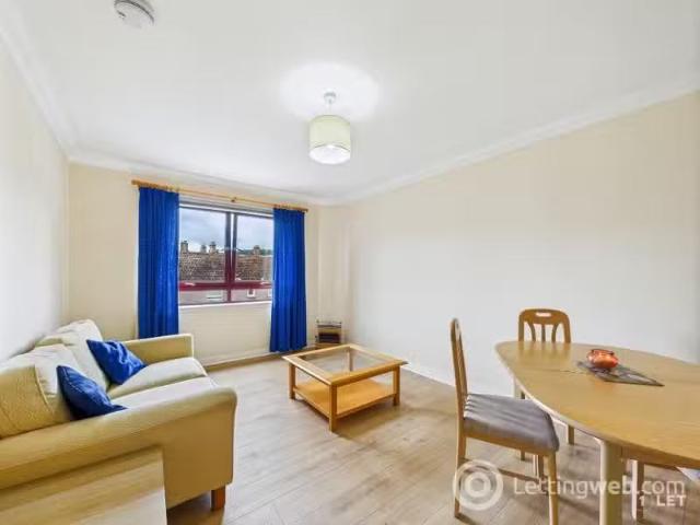 Rental! Property to rent in Piersfield Grove, Piersfield, Edin.