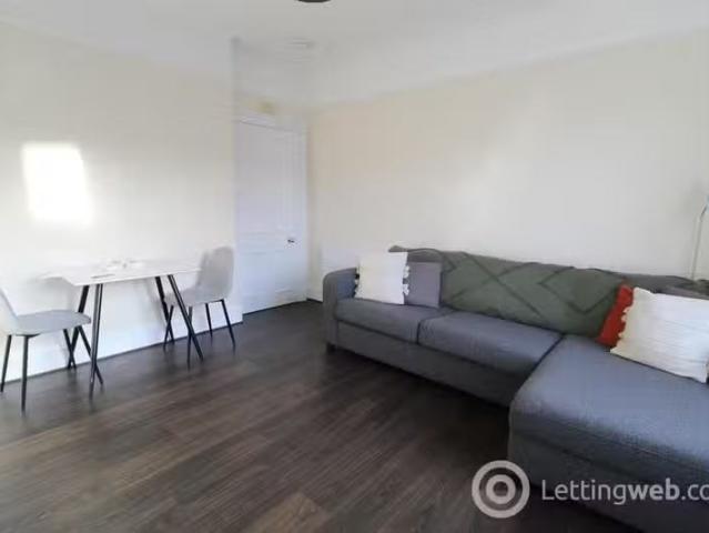 Just in! Property to rent in Pitstruan Place, Top Floor, AB10
