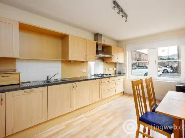 Nice Property to rent in Rattray Drive, Greenbank, Edinburgh.