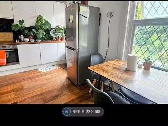 Cheap Room to rent in Badsworth Road, London SE5