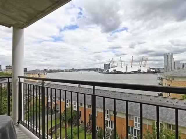 Rental! Room to rent in Room 1, Bartholomew Court E14