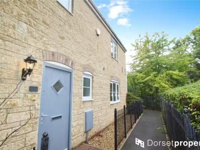 Cozy Terraced house for rent in Gunville Gardens, Milborne Por.