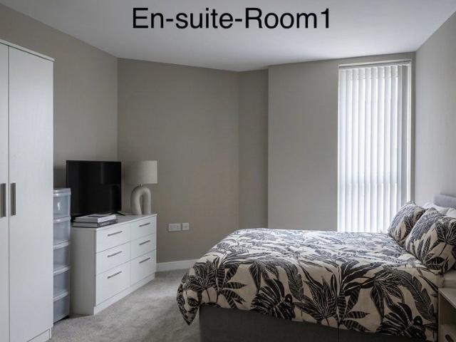 RentByRoom 2 Bedroom Flat with Private Bathrooms