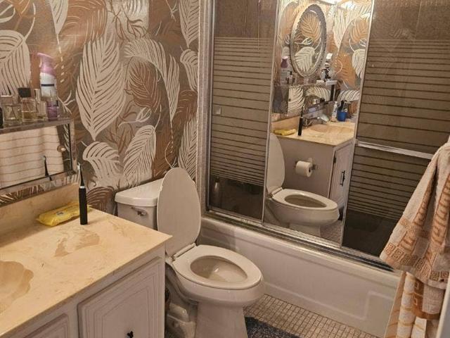 Renting a cozy furnished bedroom