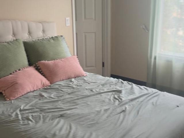 Renting room and private bath in a 4 bedroom house