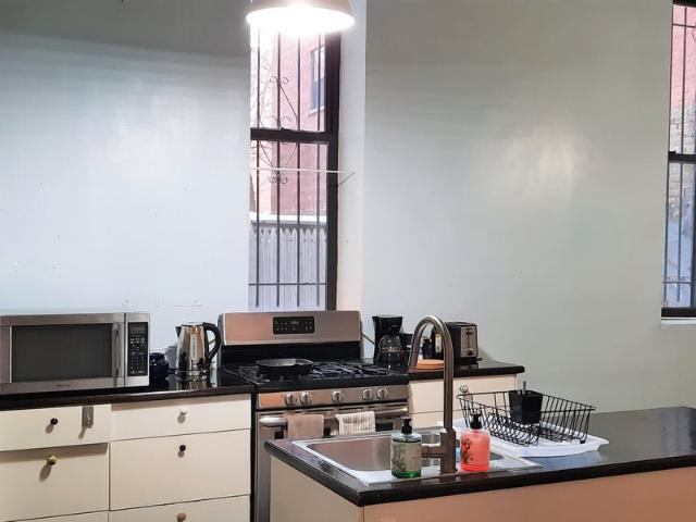 renting 3 rooms to 1 group of 3 people