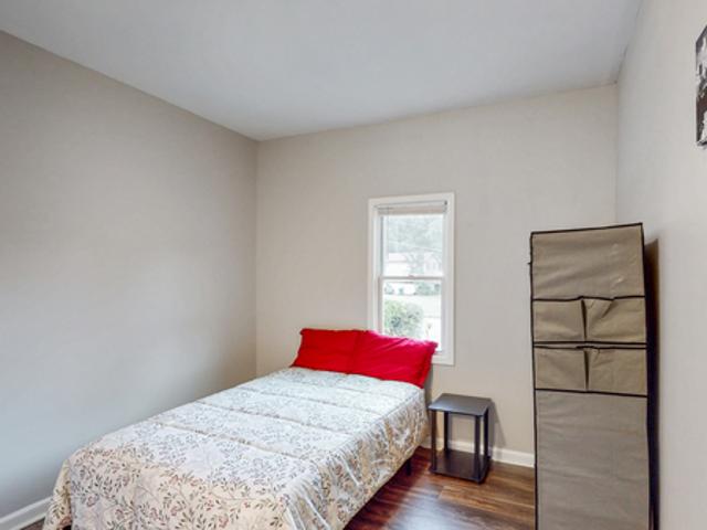 Rents Fast ‍‍ Right off Rockridge Rd 1 Min Walk MARTA Bus | No Move In Fee, Free Fast Wi Fi $, Monthly Cleaning, Quiet Neighborhood, + Friendly Padmates