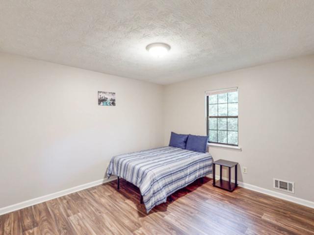 Rents Fast ‍‍ Right off Rockridge Rd 1 Min Walk MARTA Bus | No Move In Fee, Free Fast Wi Fi $, Monthly Cleaning, Quiet Neighborhood, + Friendly Padmates