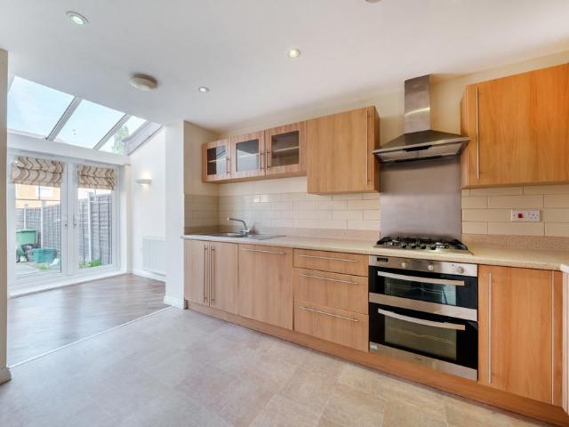 Renwick Drive, Bromley, Kent, BR2 4 bed terraced house to rent £2,700 pcm £623 pw