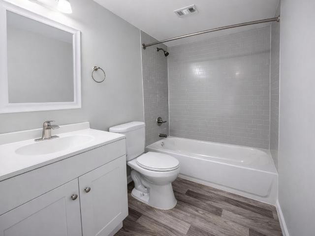 Renaissance at Strawberry Creek Apartments 3 Bedroom Apartment for Rent at 7557 Arlington Expy, Jacksonville, FL 32211 Alderman Park
