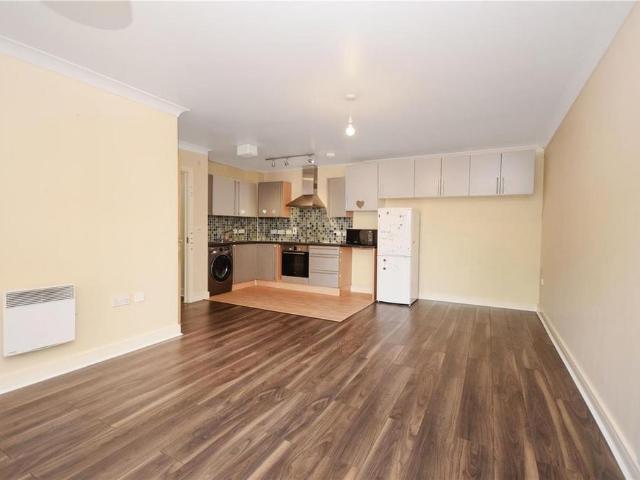 Renaissance Court, Rosehill Avenue. 2 bed apartment to rent £1,700 pcm £392 pw