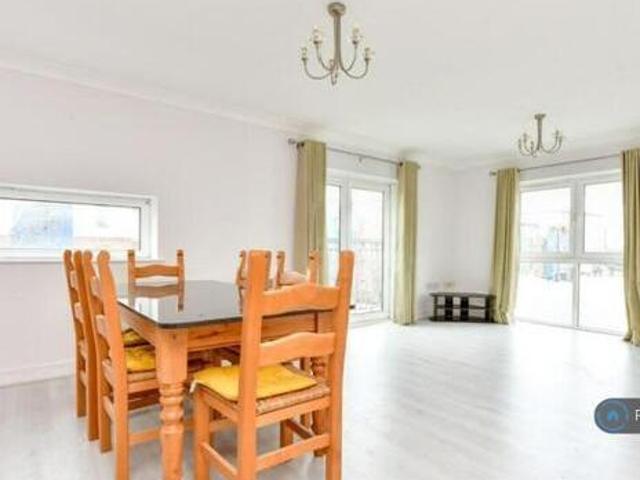 Renaissance Court, Sutton, 2 Bedroom Flat