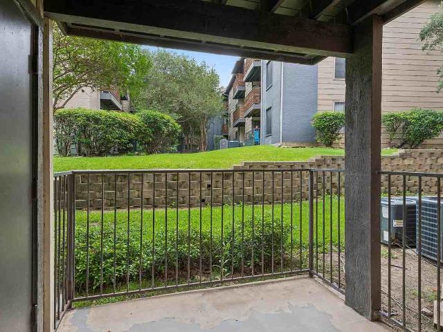 Renata on Fredericksburg 1 Bedroom Apartment for Rent at 9939 Fredericksburg Rd, San Antonio, TX 78240