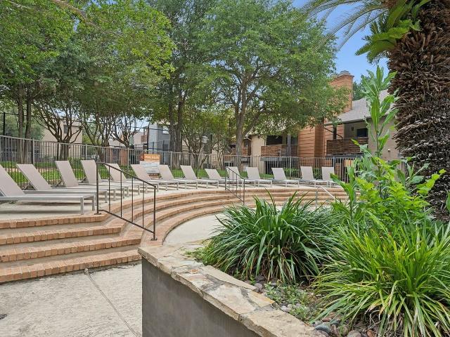 Renata on Fredericksburg 1 Bedroom Apartment for Rent at 9939 Fredericksburg Rd, San Antonio, TX 78240