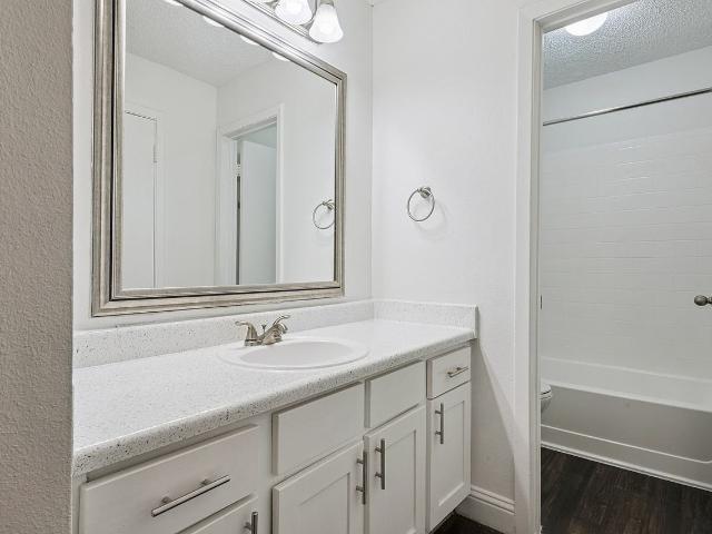 Renata on Fredericksburg 2 Bedroom Apartment for Rent at 9939 Fredericksburg Rd, San Antonio, TX 78240