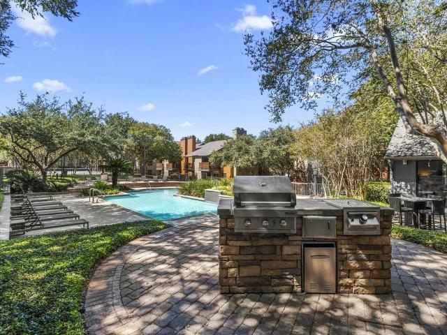 Renata on Fredericksburg 2 Bedroom Apartment for Rent at 9939 Fredericksburg Rd, San Antonio, TX 78240