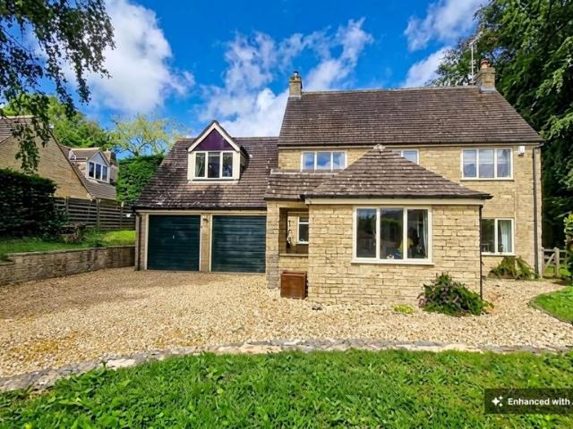 Rendcomb, Cirencester, GL7 4 bed detached house to rent £2,595 pcm £599 pw