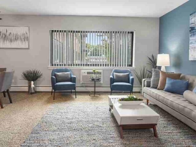 ReNew Aurora 1 Bedroom Apartment for Rent at 2000 W Illinois Ave, Aurora, IL 60506 Edgelawn Randall