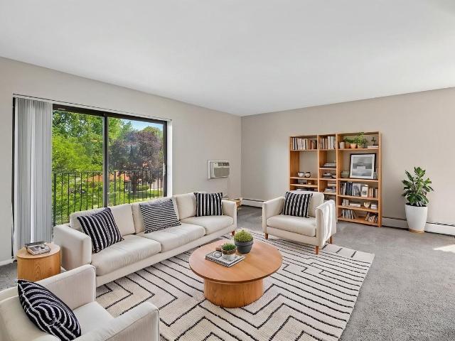 ReNew Aurora 1 Bedroom Apartment for Rent at 2000 W Illinois Ave, Aurora, IL 60506 Edgelawn Randall