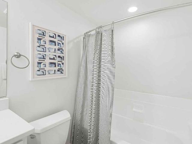 ReNew Little Creek 1 Bedroom Apartment for Rent at 6450 Crescent Way, Norfolk, VA 23513 Park Crescent