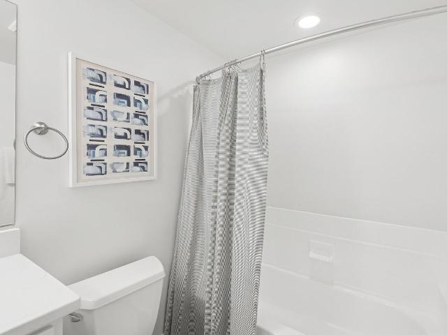 ReNew Little Creek 1 Bedroom Apartment for Rent at 6450 Crescent Way, Norfolk, VA 23513 Park Crescent