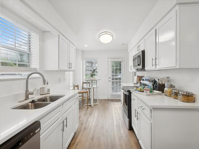 ReNew Little Creek 1 Bedroom Apartment for Rent at 6450 Crescent Way, Norfolk, VA 23513 Park Crescent