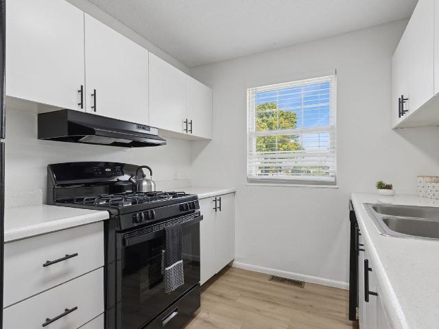 ReNew on Lindbergh 2 Bedroom Apartment for Rent at 10304 Oxford Hill Dr, Saint Louis, MO 63146