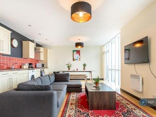 Renfield Street, Glasgow, 2 Bedroom Flat