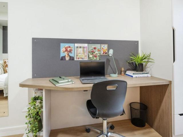 Renfield Street, Glasgow G2 Studio to rent £1,755 pcm £405 pw