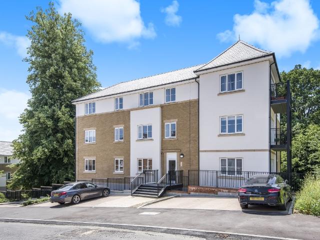 Renfields, Haywards Heath RH16, 2 bed flat to rent, £1,475 pcm | PrimeLocation