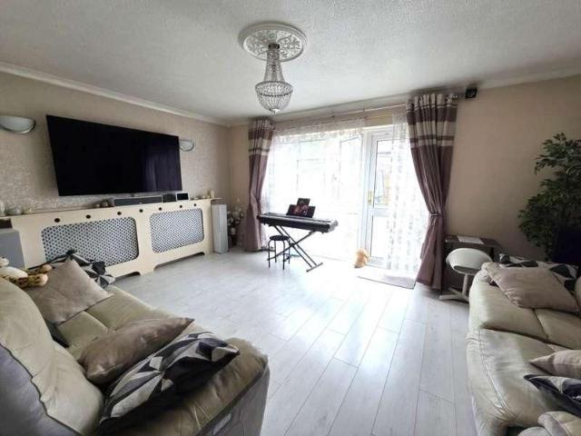 Renfrew Close, Cyprus, E6
