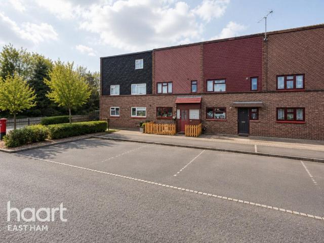 Renfrew Close, LONDON 3 bed terraced house to rent £2,300 pcm £531 pw