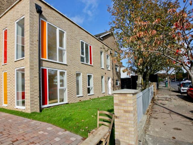 Rennets Wood Road, London SE9, 3 bed flat to rent, £2,300 pcm | PrimeLocation