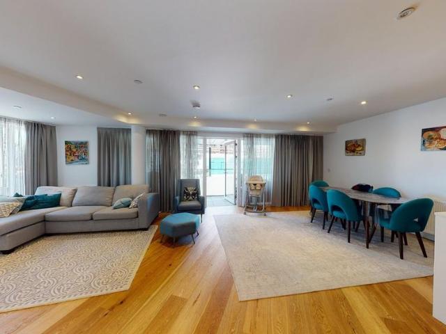 Rennie Street, London, SE10 2 bed apartment to rent £2,900 pcm £669 pw