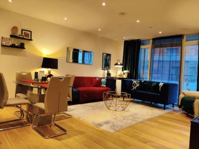 Rennie Street, London SE10 2 bed flat to rent £2,700 pcm £623 pw