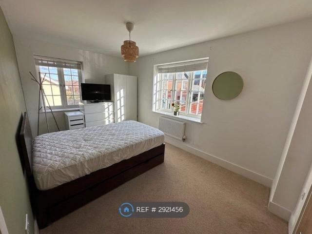 Rennoldson Green, Chelmsford CM2, Room to rent, £950 pcm | PrimeLocation
