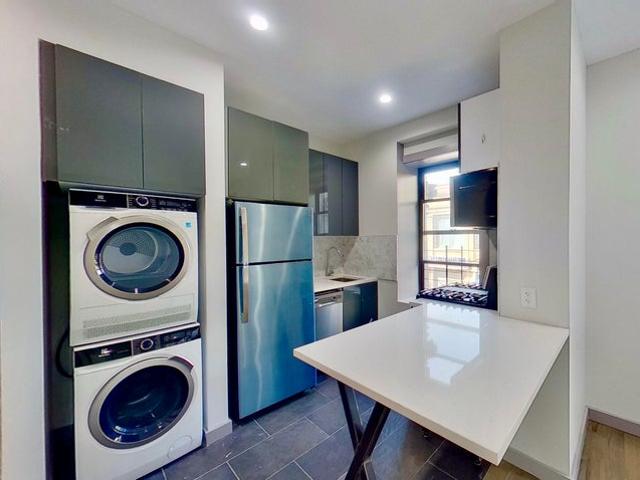 RENO DUPLEX ROOMS. 4BR /2BA W&D AUG/SEPT