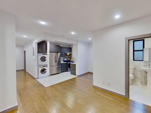RENO ROOM 4 RENT 5BR/2BA W & D AUG