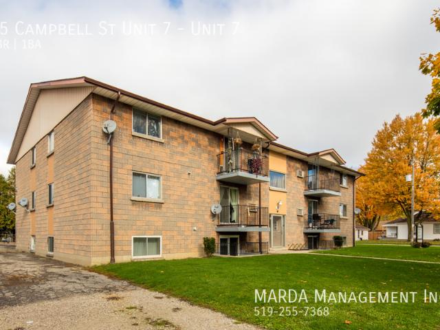 RENOVATED 2 BED/1BATH LOCATED IN CHATHAM + HYDRO!