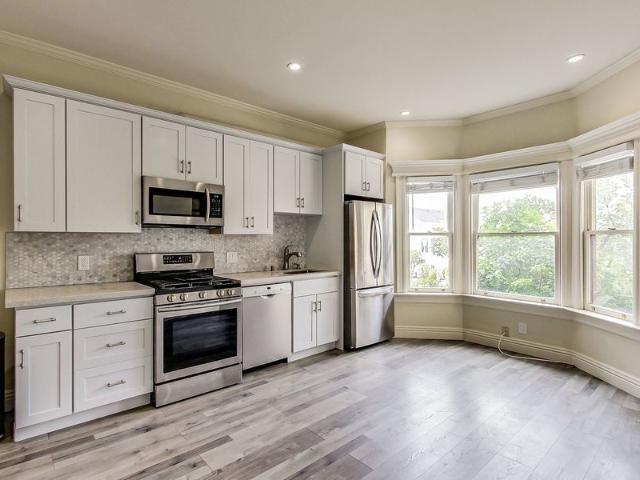 Renovated 2 bed/2 bath in Prime Haight, In Unit Laundry. Parking Available!