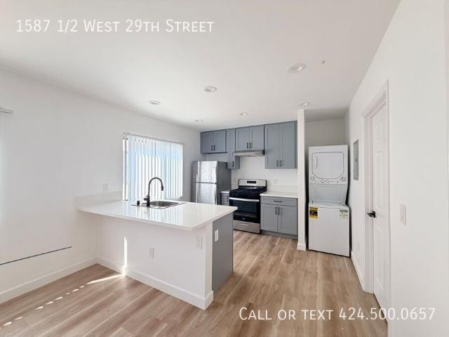 Renovated 2 Bed / 1 Bath I $2,495/mo Near USC
