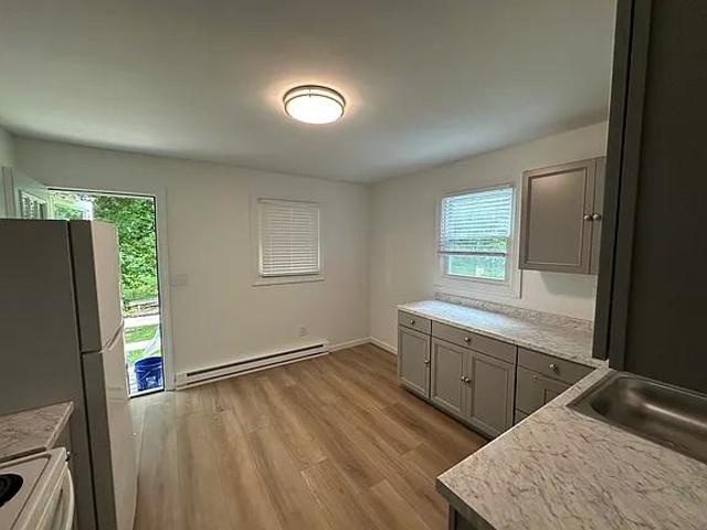 Renovated 2 Bedroom Apartment with Off Street Park