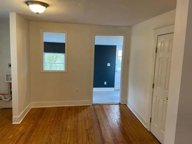Renovated 2 Bedroom Apartment Near University