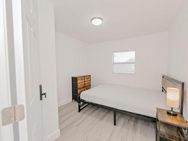 Renovated 2 Bedroom Sanford Home 8 Min to Downtown Sanford & Airport