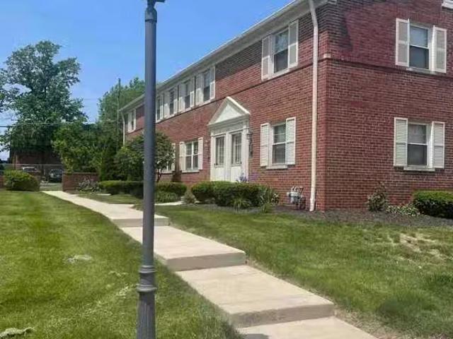 Renovated 2 Bedroom townhouse in Grandview! 1150 Sells Ave #C