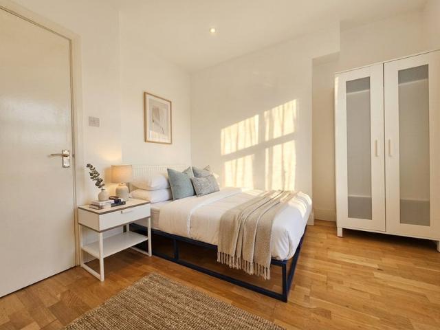Renovated 2 Dbl Flat in Central London